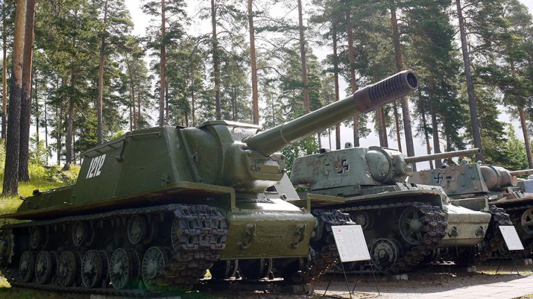 Panssarimuseo - Discovering Finland